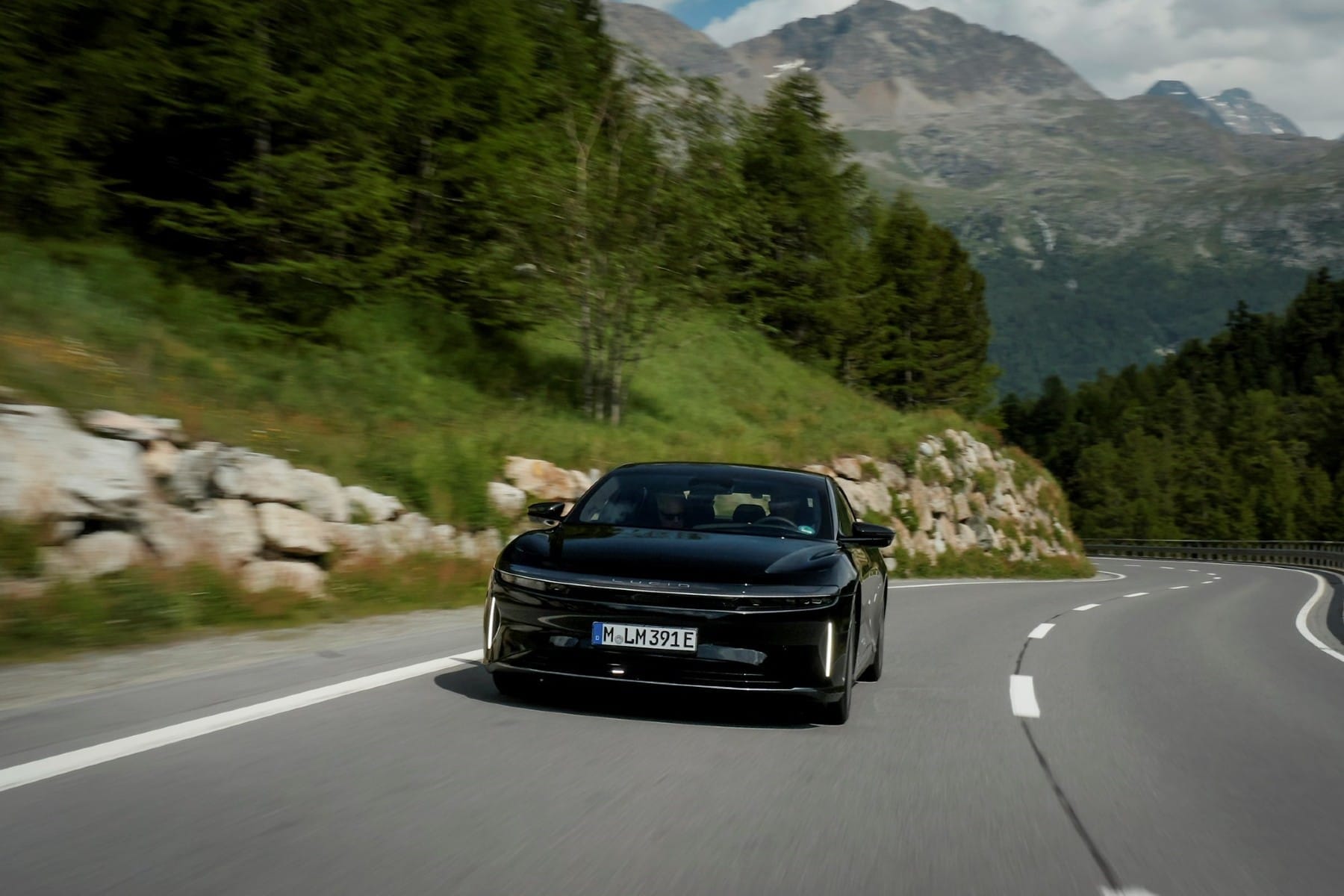 Lucid drives over 1,200 km across the Alps without charging - electrive.com