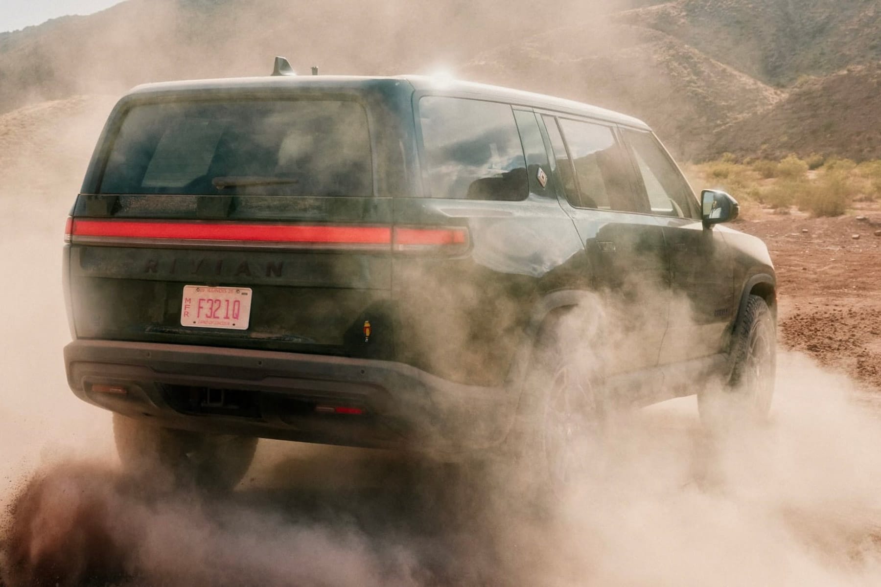 Rivian sufre un descenso de entregas del 18% en 2025 - electrive.com