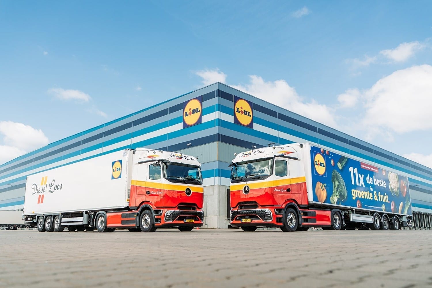 Simon Loos takes delivery of the first eActros 600 - electrive.com