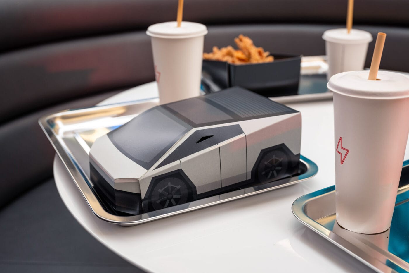 Tesla Diner: Supercargador, restaurante y autocine - electrive.com Tesla Diner: Supercargador, restaurante y autocine - electrive.com
