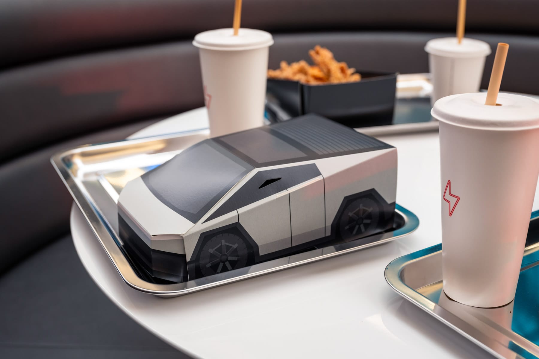 Tesla Diner: Supercharger, restaurant and drive-in theatre - electrive.com