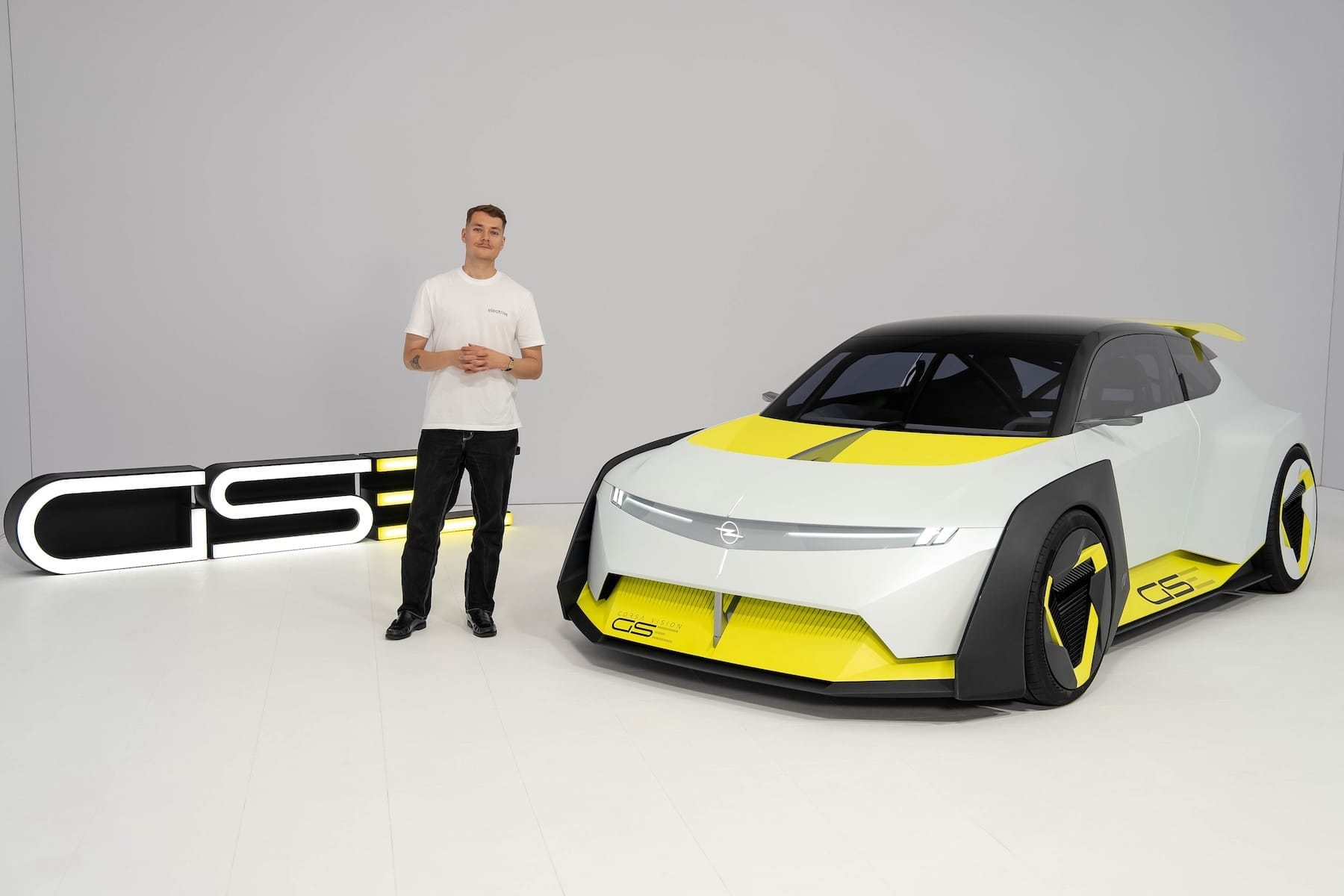 El conecpto de carreras Corsa GSE Gran Turismo de Opel alcanza los 320 km/h de velocidad máxima ...