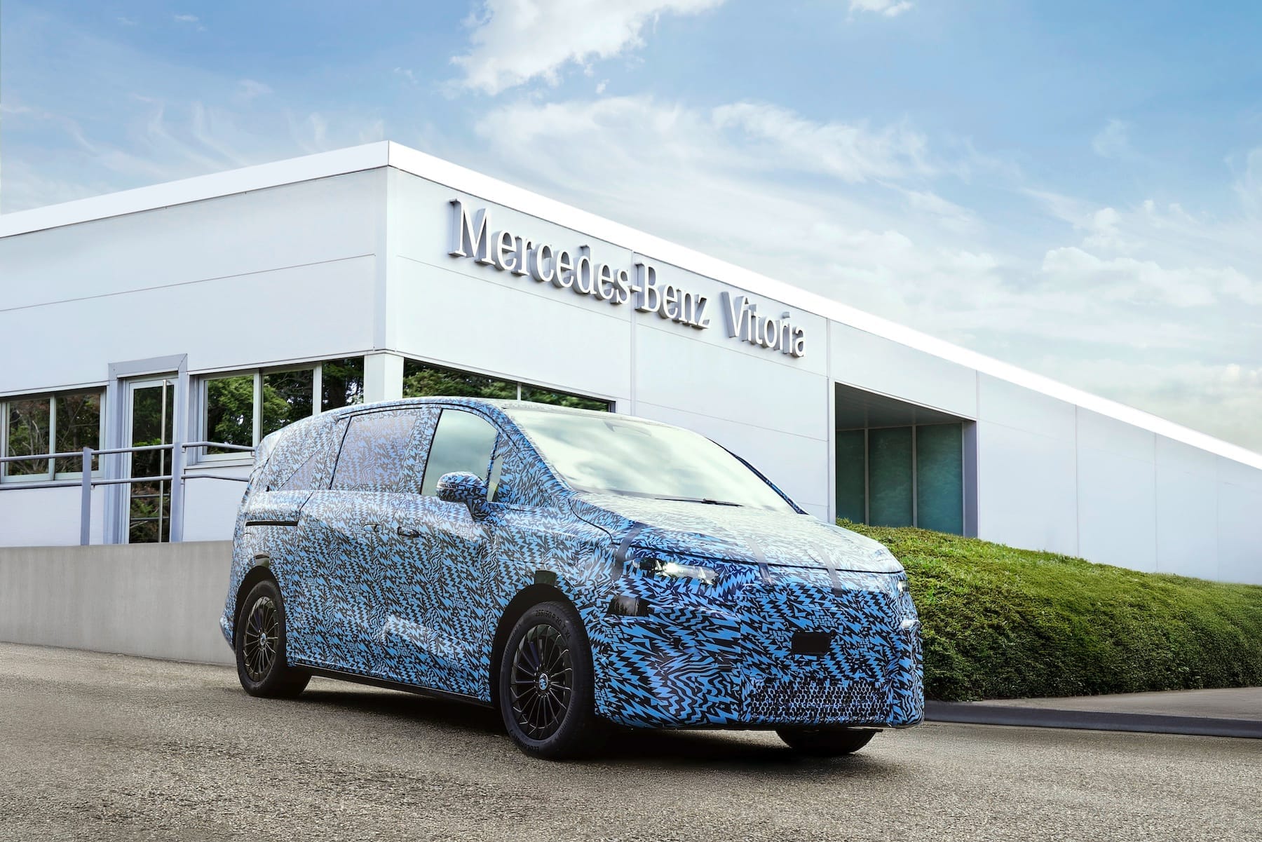 Mercedes has started pre-series production of the VLE electric van ...