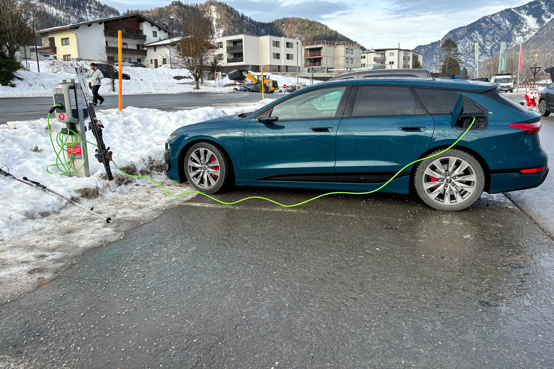 Electric to the slopes: Audi A6 Avant e-tron on a winter trip with the ...