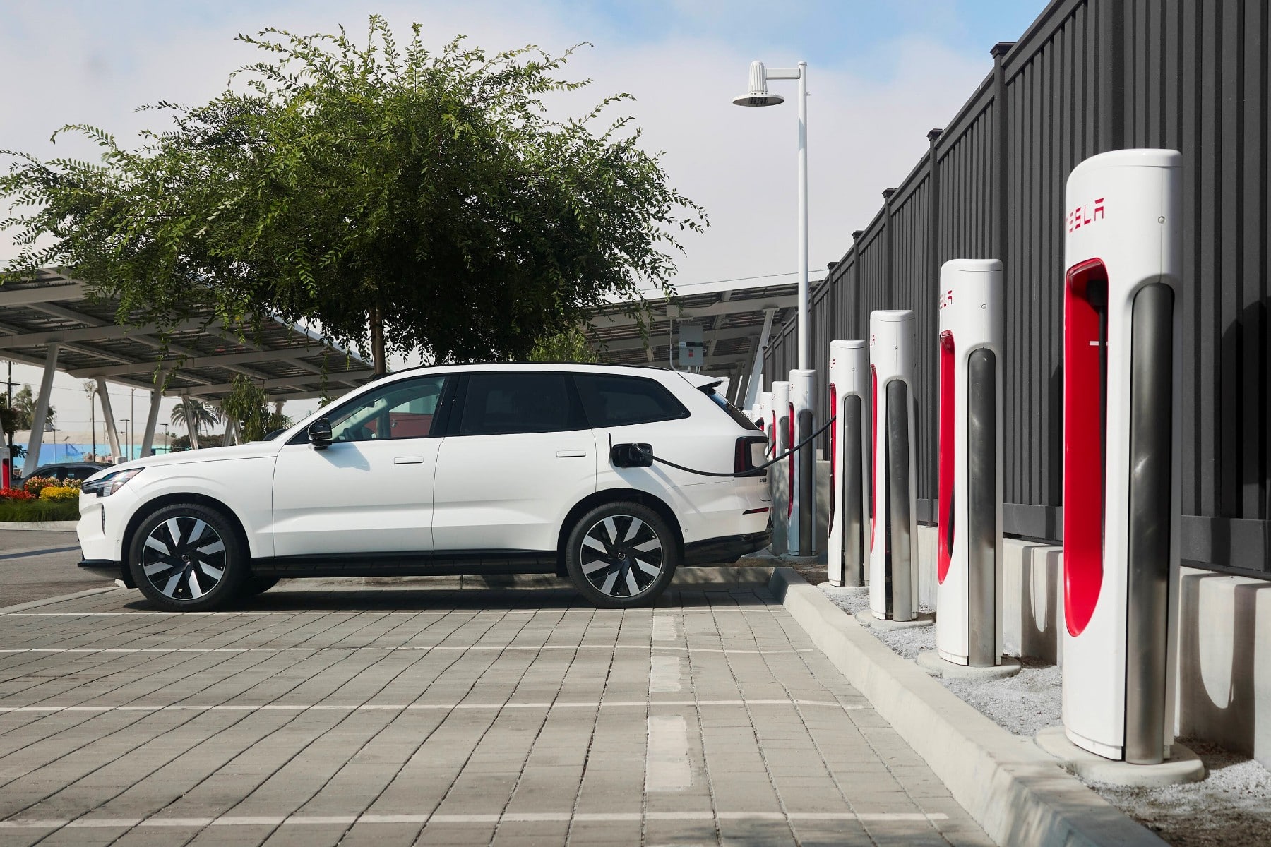 Post-incentive slump: US EV sales down 28% - electrive.com